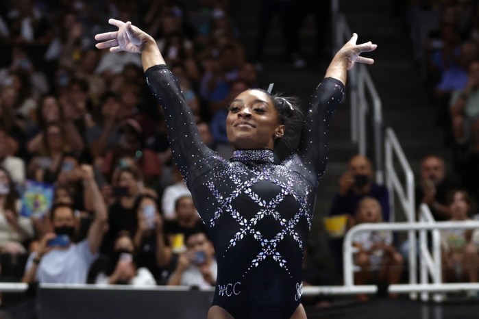 Simone Biles regresa a las competencias, gana un nuevo título y rompe ...