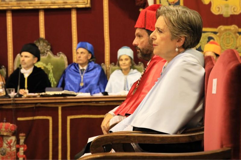 La helenista Ana Iriarte, doctora honoris causa por la Universidad de ...