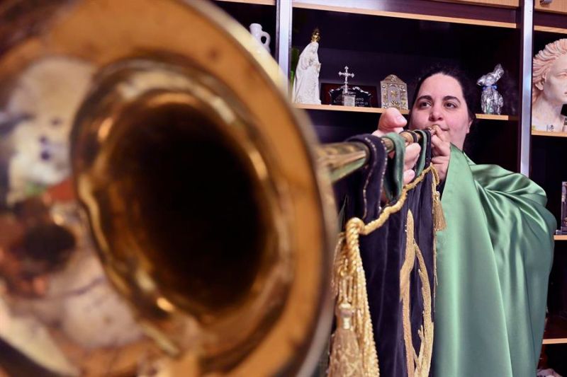 Las mujeres se abren camino en las cofradías