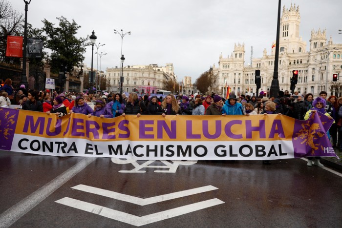 "El machismo mata" alertan las feministas ante el mensaje negacionista ...